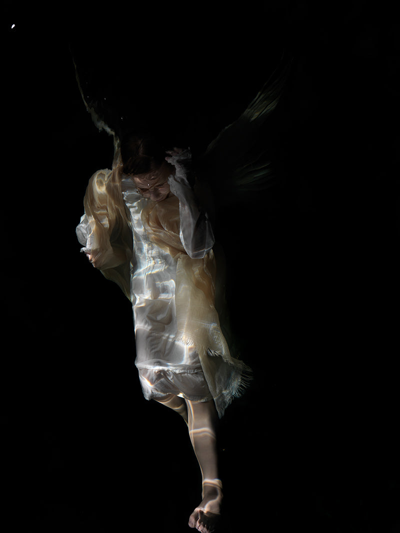 Religious Shadows: Underwater Photography in Caravaggio's Vein – Distil ...